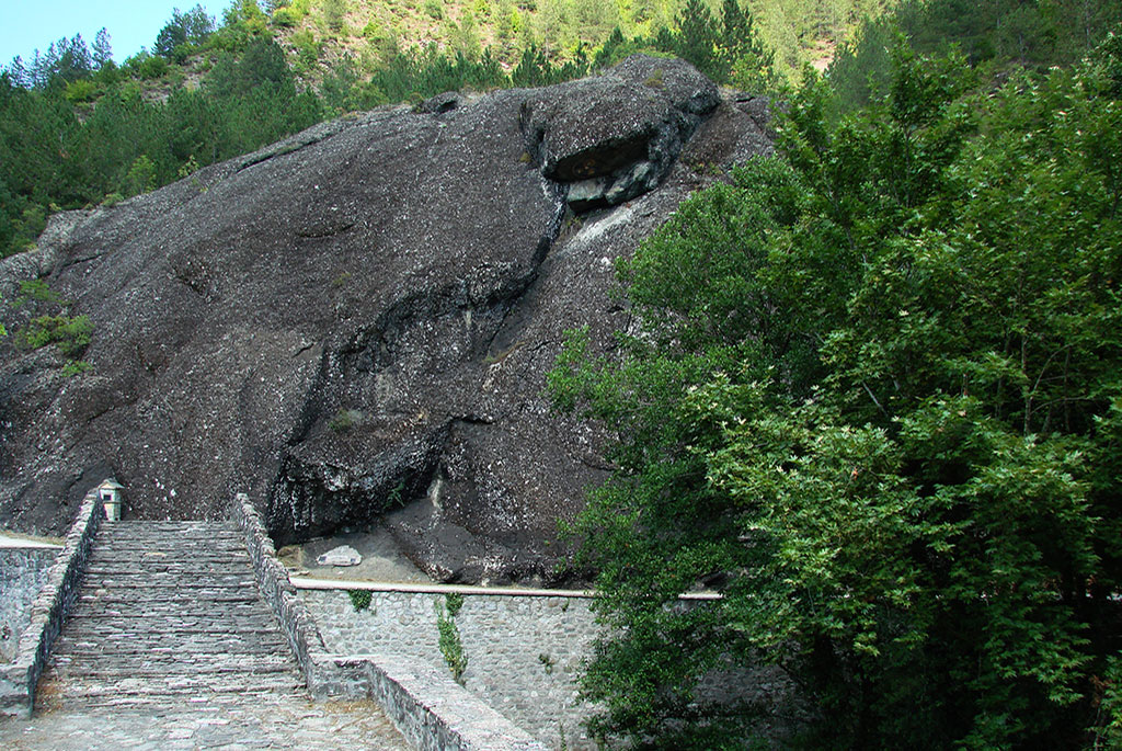 Bridge of Mavri Petra | Stone Bridges